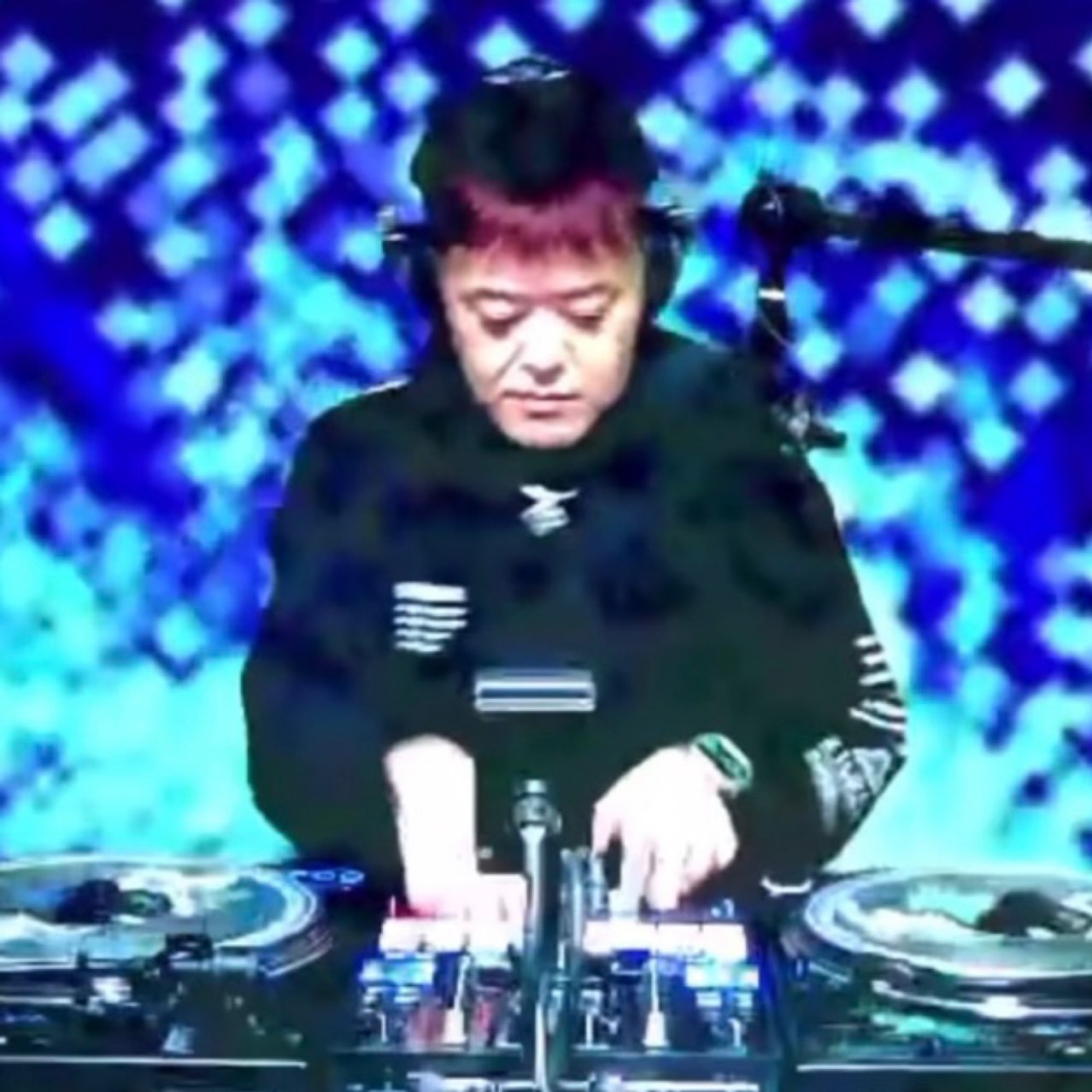 Top Gainers: Twitch, Kick, Bigo Live, and etc. Live Streams on LiveOMG.com