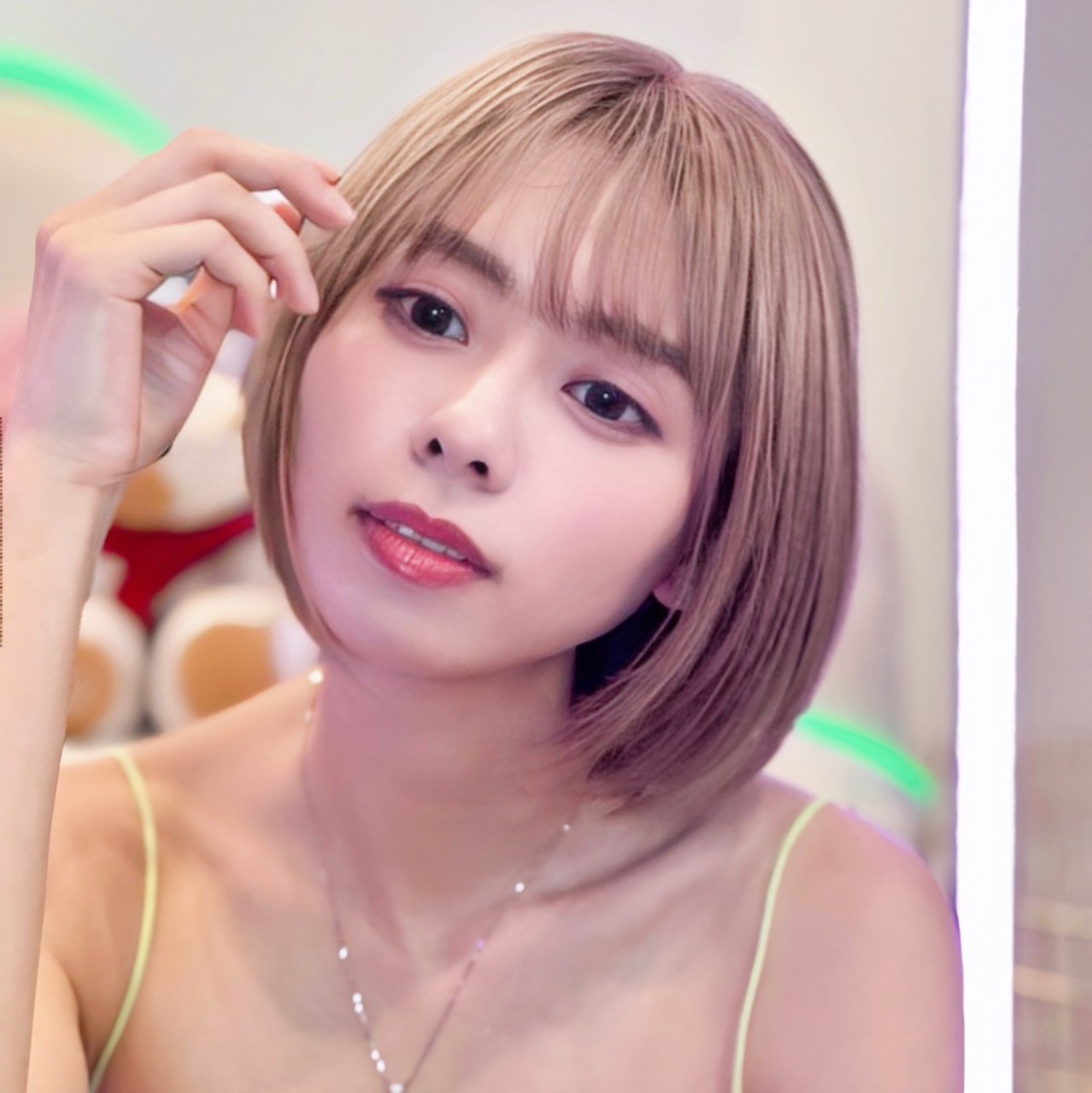 Rising Periscope, YouNow, and etc. live streams on LiveOMG.com