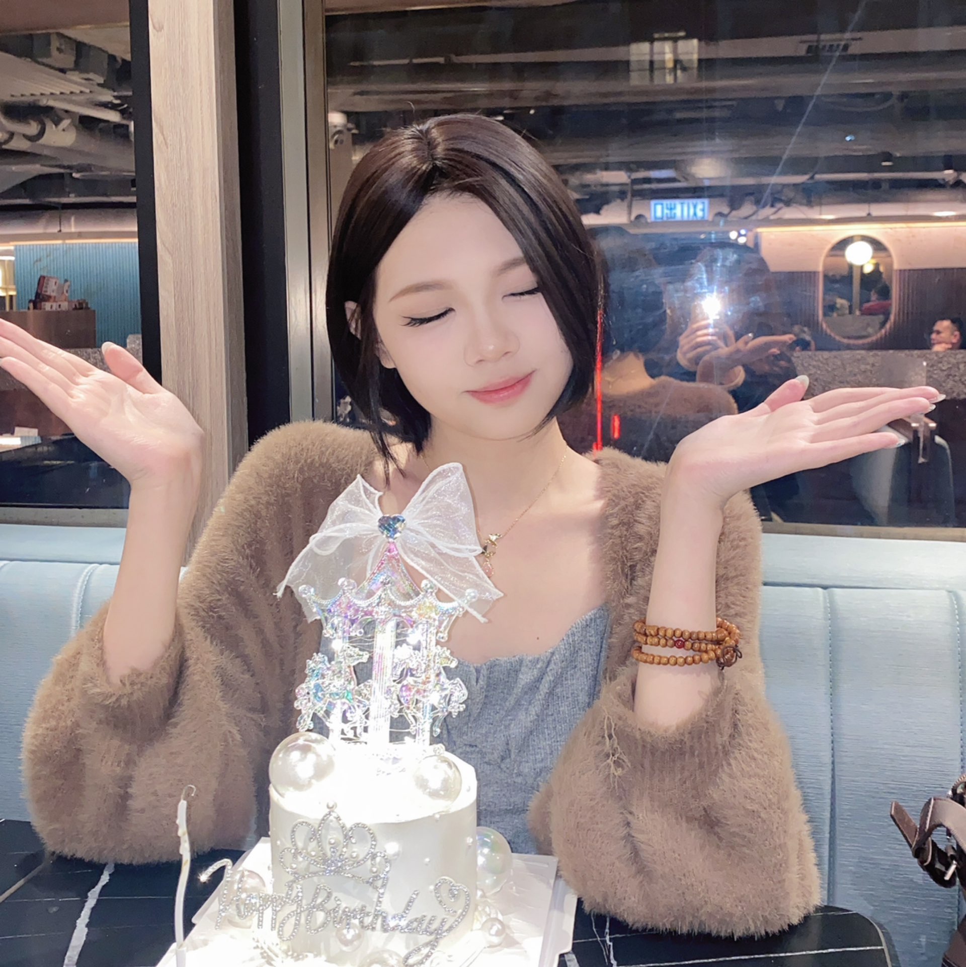 Popular Twitch, Kick, Bigo Live, and etc. live streams on LiveOMG.com