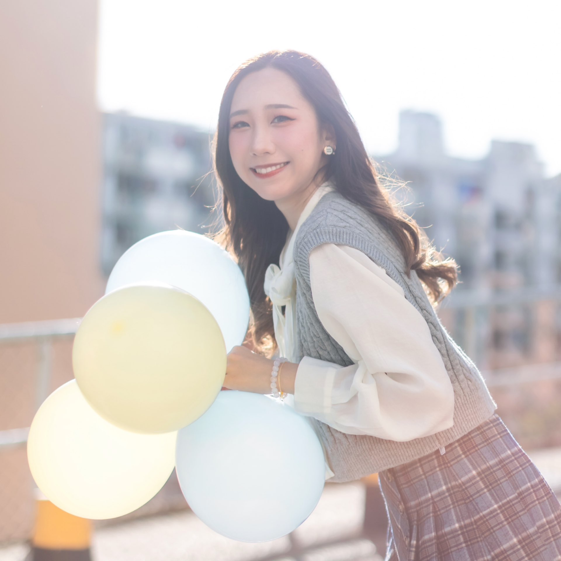 Popular Twitch, Kick, Bigo Live, and etc. live streams on LiveOMG.com